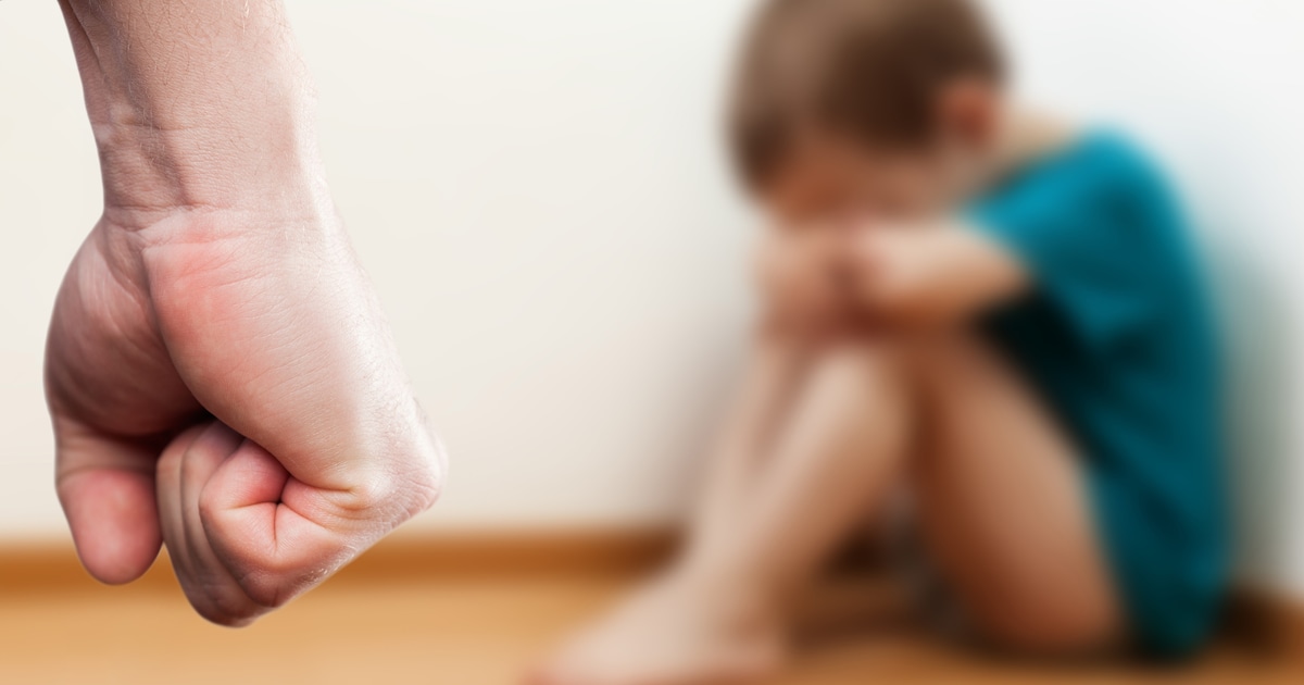 Oppas en ‘stiefopa’ (34) verdacht van zware kindermishandeling: dreumes ...