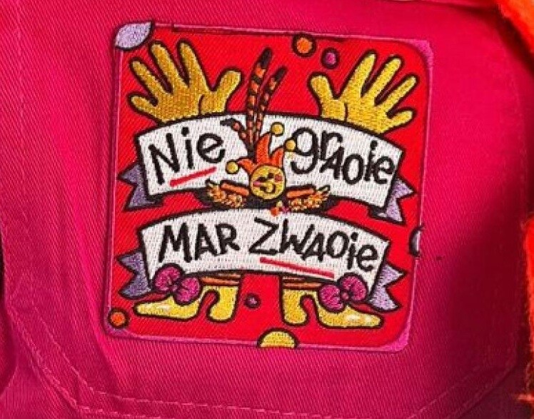 Op billen slaan, nafluiten en gegraai: studenten Nova (22), Bo (21) en ...