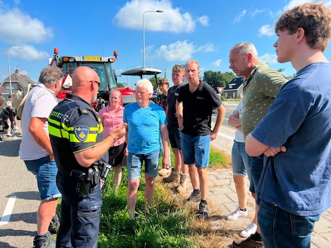 Groep boeren met trekkers naar Den Haag in protest tegen nieuwe ...