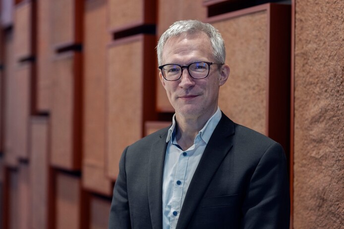 Potjer ligt uren onder vuur, maar overleeft motie van wantrouwen ...