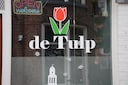 Coffeeshop onder vuur in hartje centrum: vijf kogelgaten in het raam ...