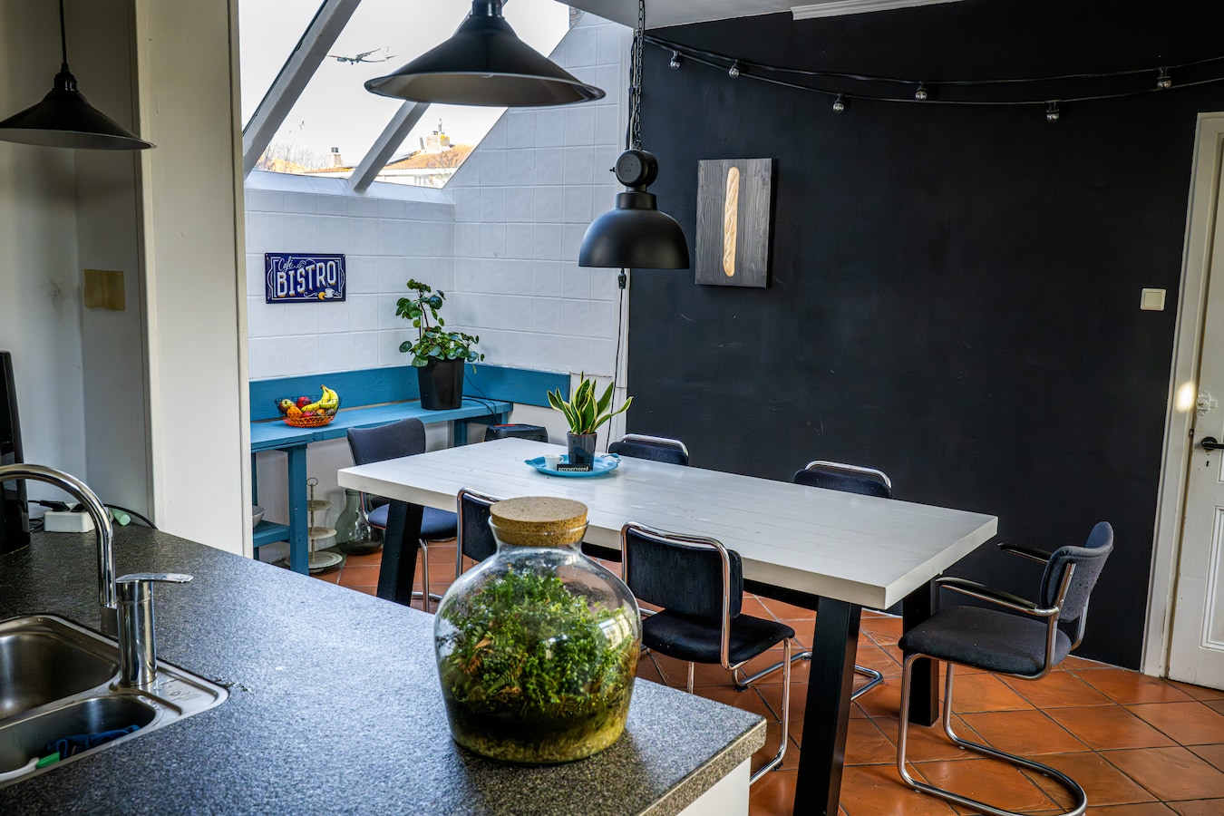 Fenna heeft nu een etage voor haar zelf, dankzij vader Wouter: 'Hakte ...