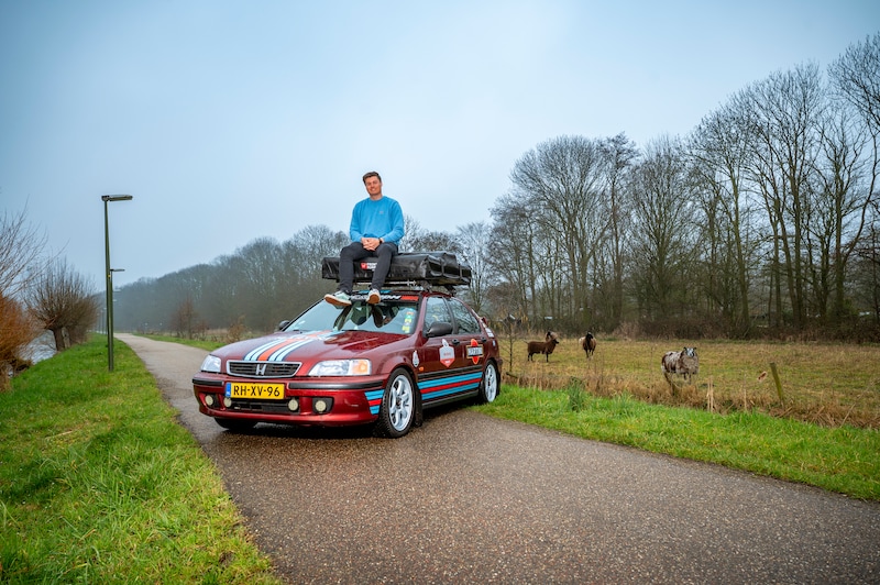 Zijn tante reed er nooit in, maar Jasper neemt zijn Honda heel Europa ...