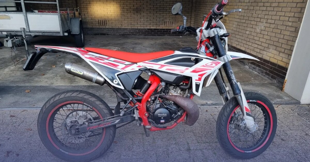 Politie haalt opgevoerde brommer van de weg in Wassenaar | Wassenaar ...