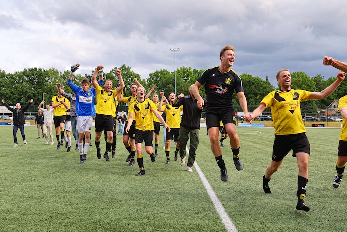 SV Meerkerk na finalezege tóch naar de derde klasse: ‘We speelden onze ...