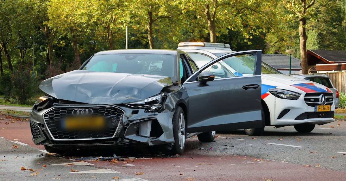 Twee auto’s fors beschadigd bij botsing in Oss | Oss | AD.nl