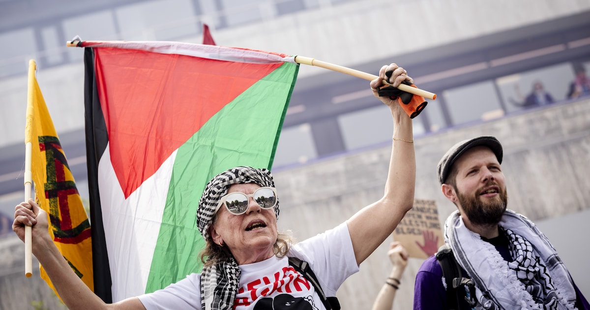 Extinction Rebellion demonstreert bij NOS voor klimaat én Gaza: snapt ...