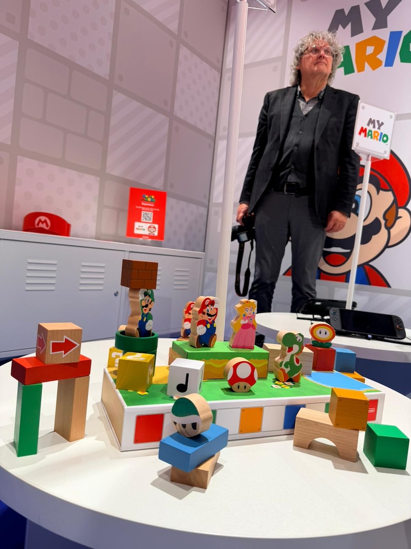 Gekte in winkelcentrum Utrecht, lange rijen voor gratis Mario ...