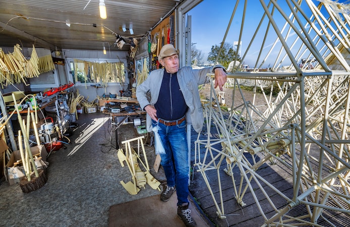 Strandbeesten-kunstenaar Theo Jansen houdt van de Scheveningse kust ...