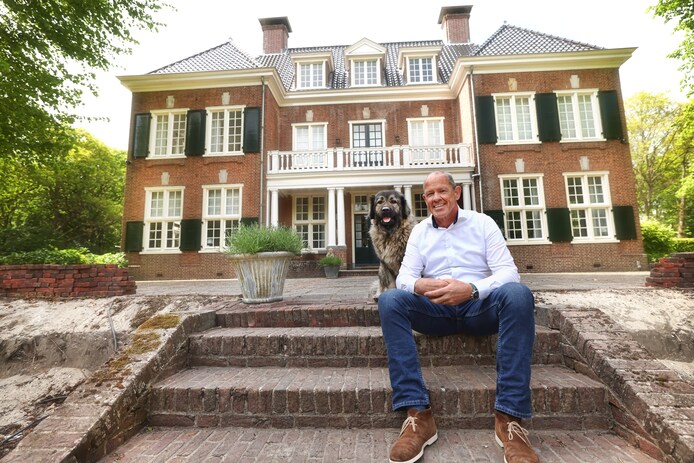 Oud-coureur Meindert (55) is vergroeid met zijn landhuis: ‘Ik ga hier ...