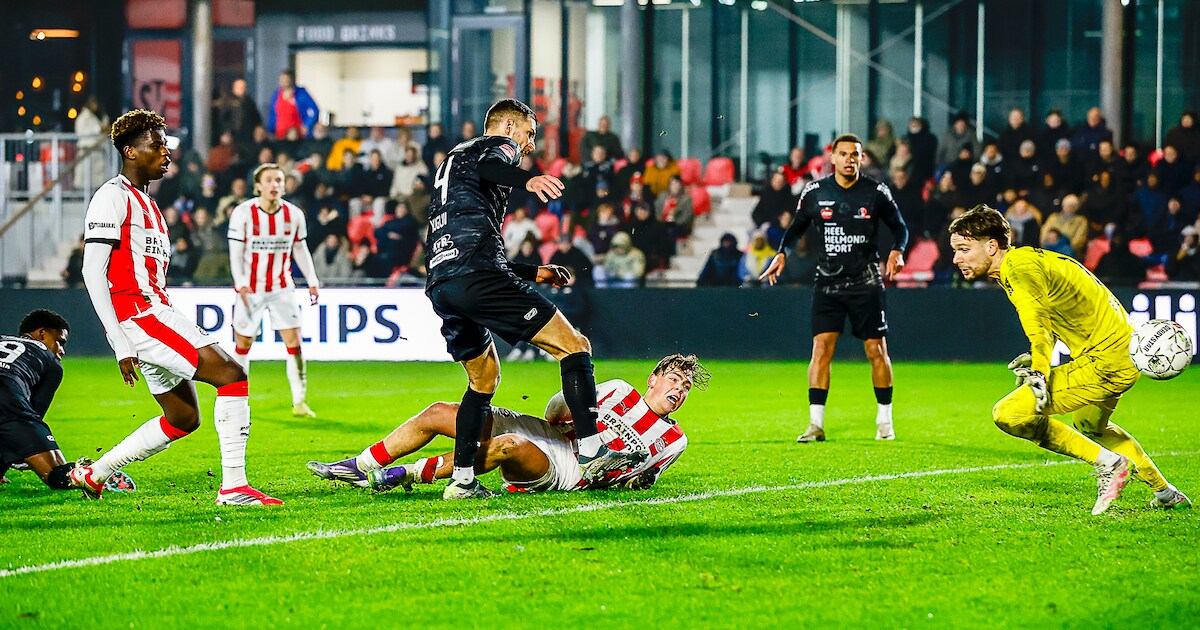 Kwakkelend Helmond Sport krijgt flink pak slaag op bezoek bij Jong PSV ...
