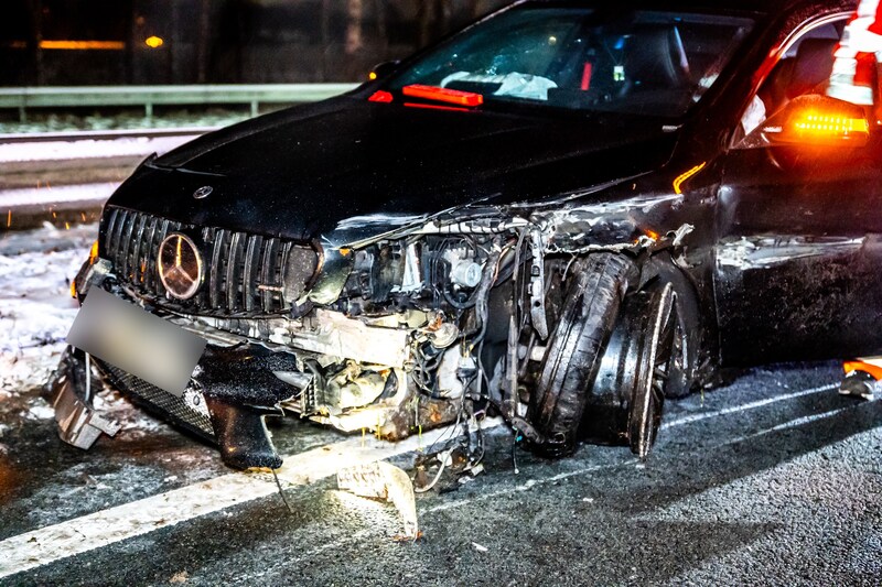 Dronken automobilist ramt vangrail op A7 bij Drachtstercompagnie ...