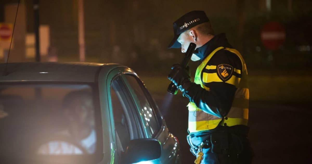 Dief (31) op heterdaad betrapt in Veen, politie vindt ook buit van ...