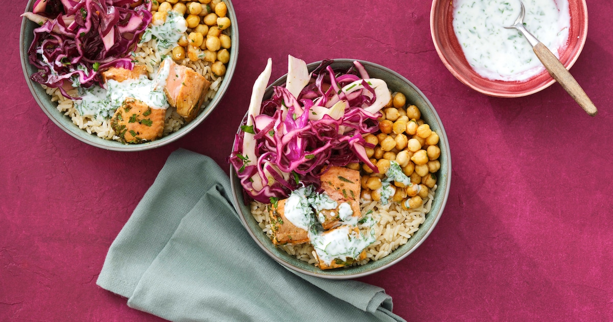 Wat Eten We Vandaag: Rijstbowl met zalm, kikkererwten en rodekool ...