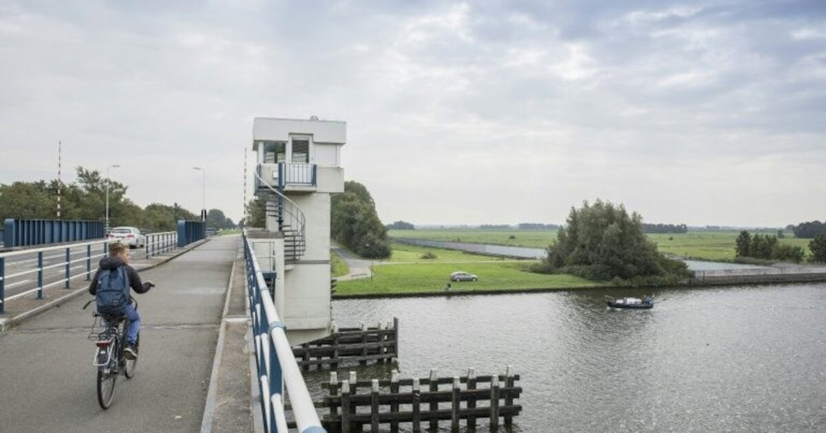Brug Uitwellingerga kan niet meer worden gerepareerd, Rijkswaterstaat ...