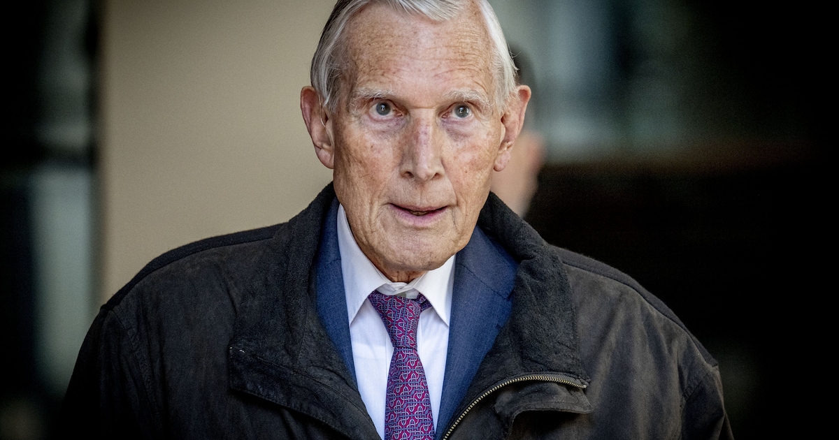 Oud-minister Ben Bot mag half jaar niet rijden na dollemansrit op stoep ...