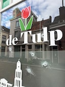 Coffeeshop onder vuur in hartje Zwolle: vijf kogelgaten in het raam ...