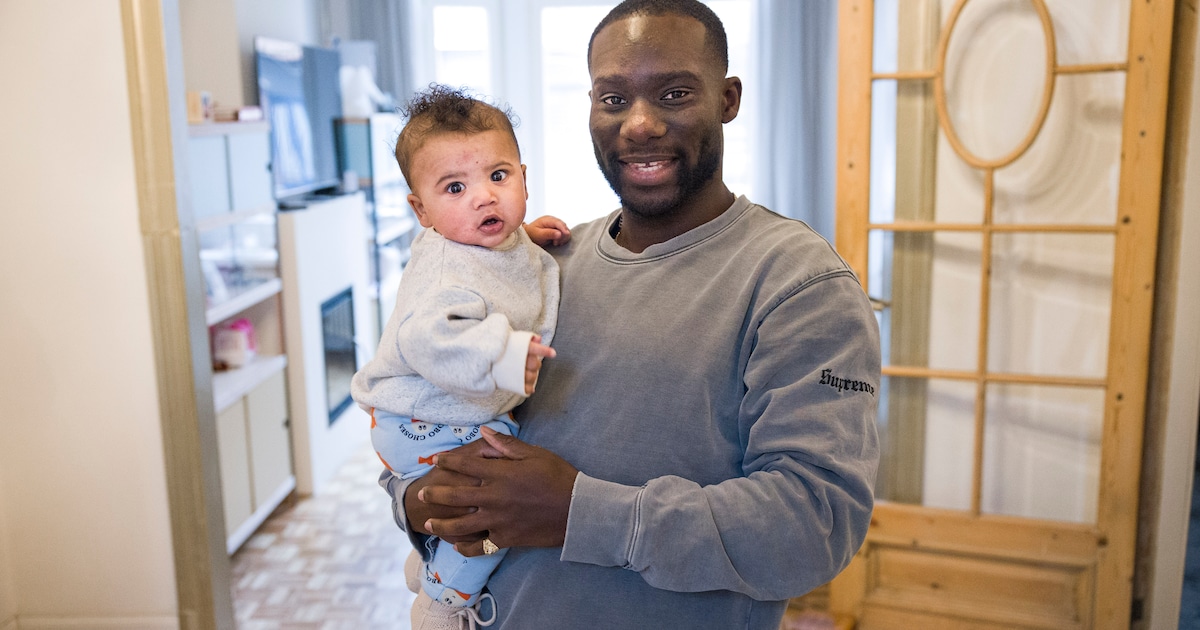 Op de dag dat zijn zoon Moses werd geboren presteerde Mitch Apau met ...