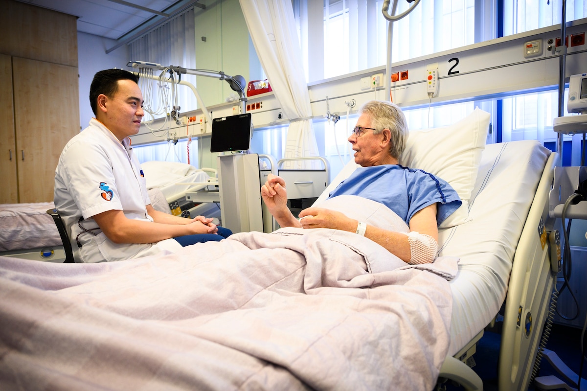Cardioloog Cheng zet oplosbare stent in bij patiënten: veel dunner ...