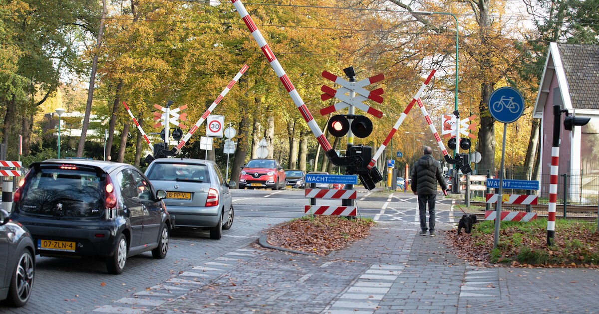 Flitscamera's geplaatst bij spoorwegovergang Luitenant Generaal van ...