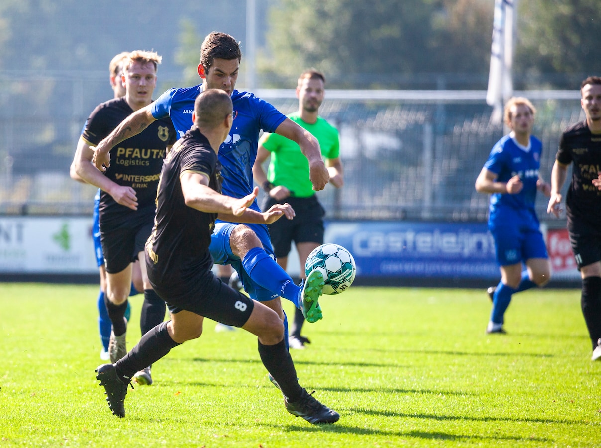 Spelerscarrousel: Broeckaert verruilt Goes voor FC Axel, Van Wezel naar ...