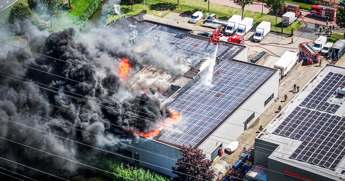 Brand meester in Alblasserdam; A15 weer begaanbaar | Alblasserdam | AD.nl