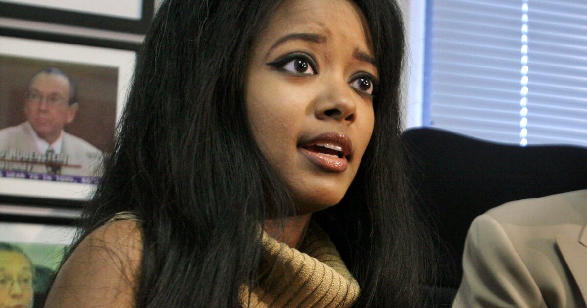 Voormalig Playmate valt met zoontje (7) van 45e verdieping van hotel in ...