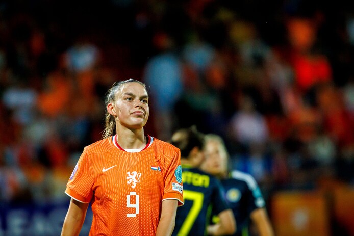 Oranje Leeuwinnen stellen maand voor EK wéér teleur: Van Domselaar ...