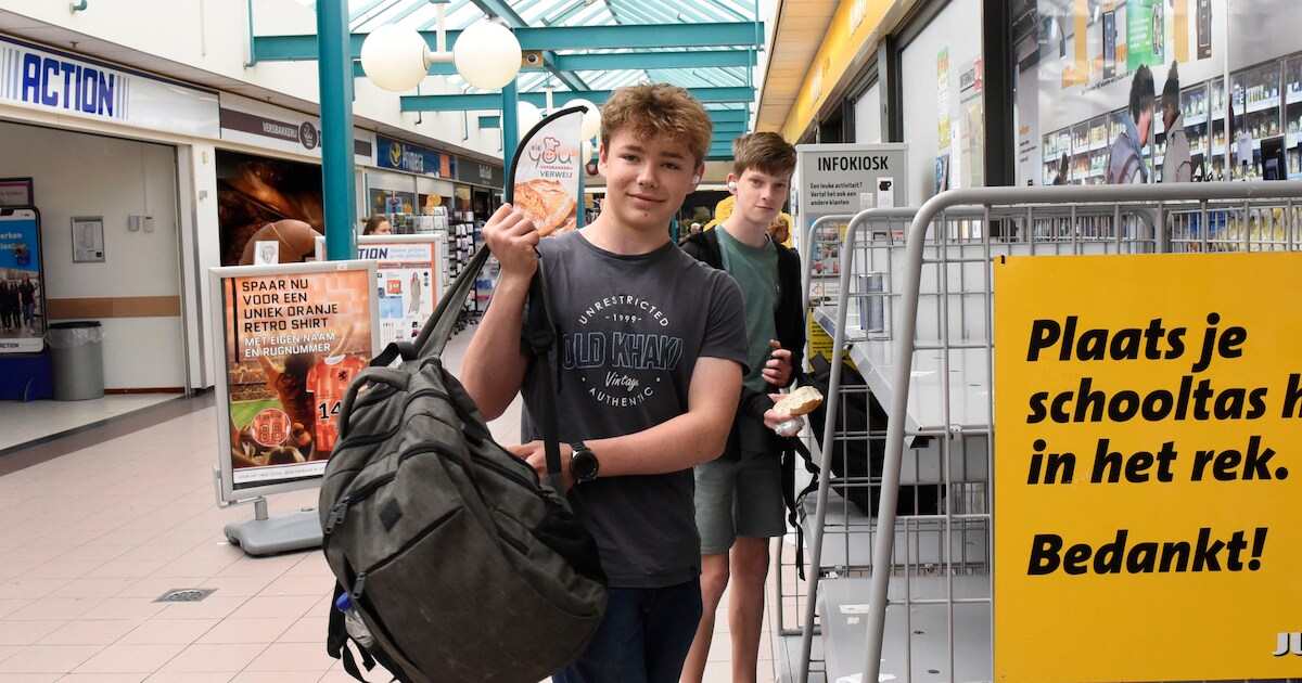 Scholieren mogen tas niet meenemen in supermarkt vanwege diefstal, maar ...
