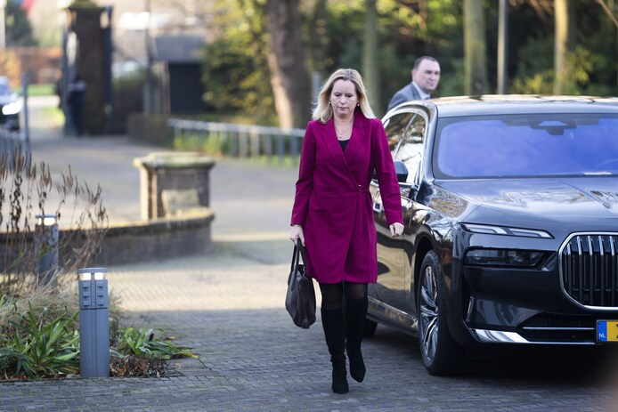 Ook Klever moet begroting redden, maakt rondje bij oppositie: toch méér geld voor ...