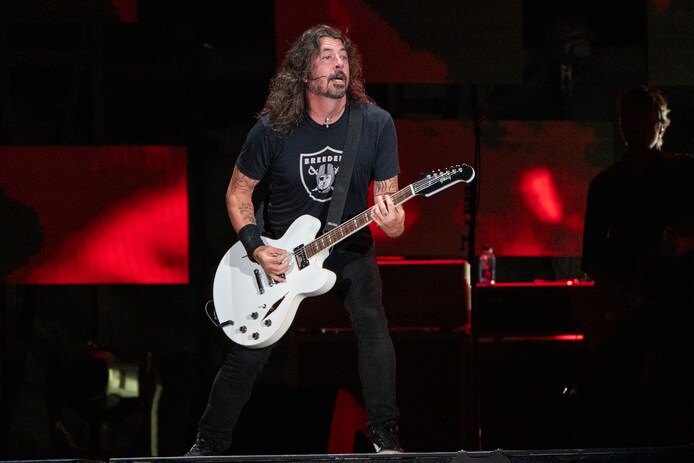 Foo Fighters annuleert eerste show na nieuws over affaire Dave Grohl ...