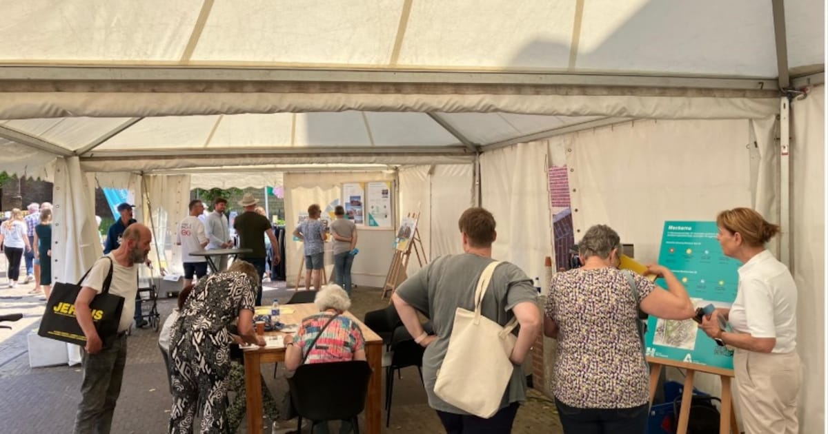 Gemeente Het Hogeland deelt plannen op markt in Uithuizen | Regio | AD.nl