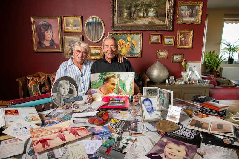 Krantenknipsels, posters, flyers en foto’s: de ouders van Richard ...