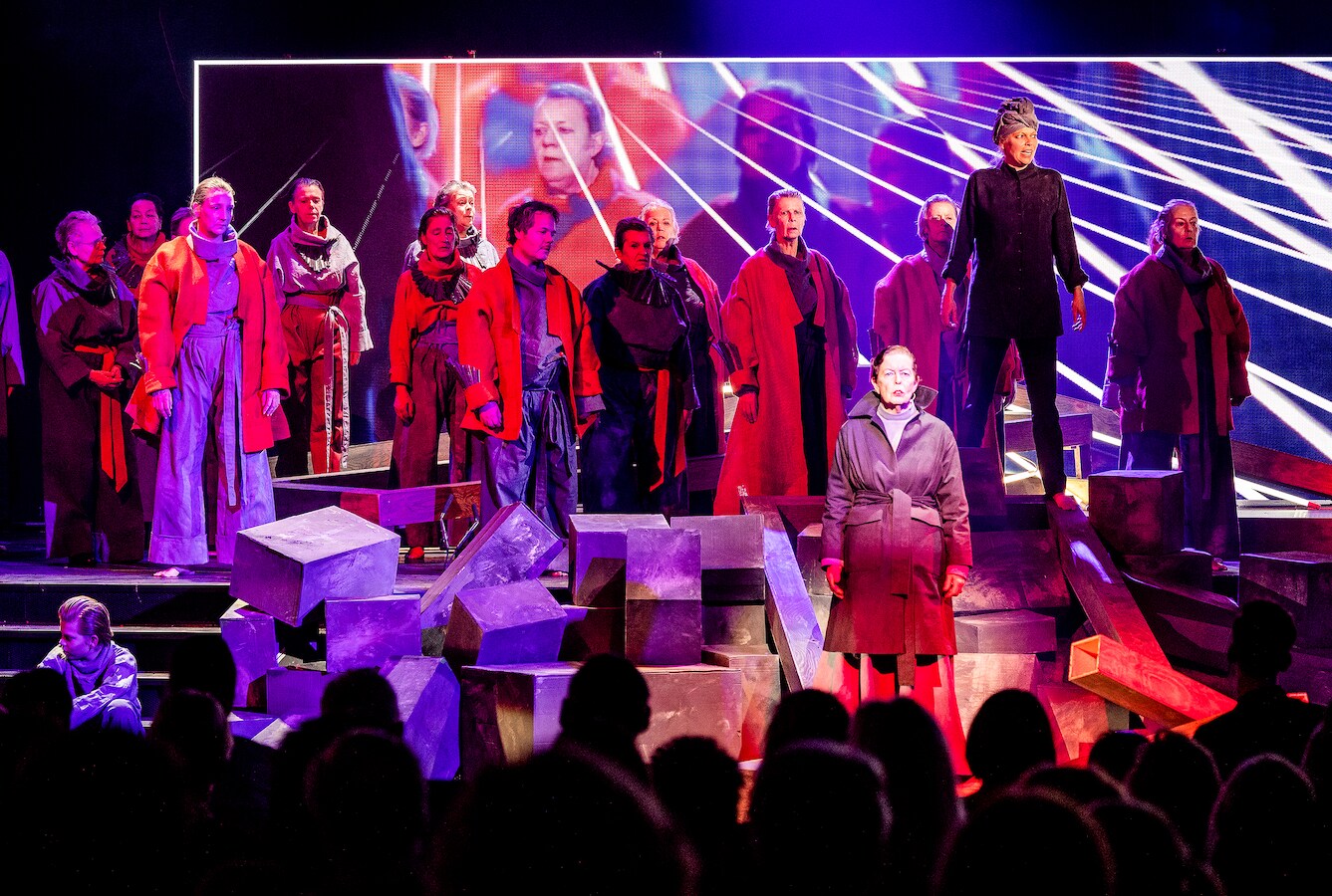 Duizendpoot Lotje Kruithof geniet van de afwisseling op toneelgebied ...