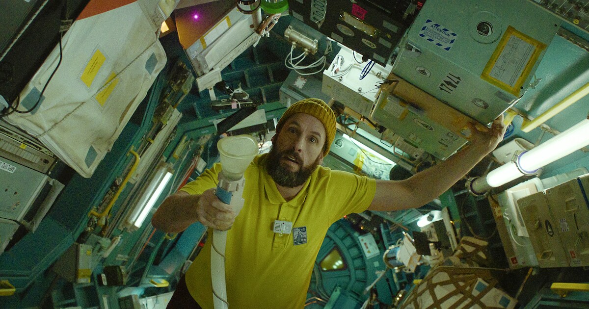 Recensie: Adam Sandler is buitenaards goed als eenzame astronaut in ...