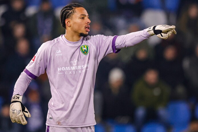 Witte rook bij ADO Den Haag: doelman Kilian Nikiema verlengt aflopend contract | ADO Den Haag ...