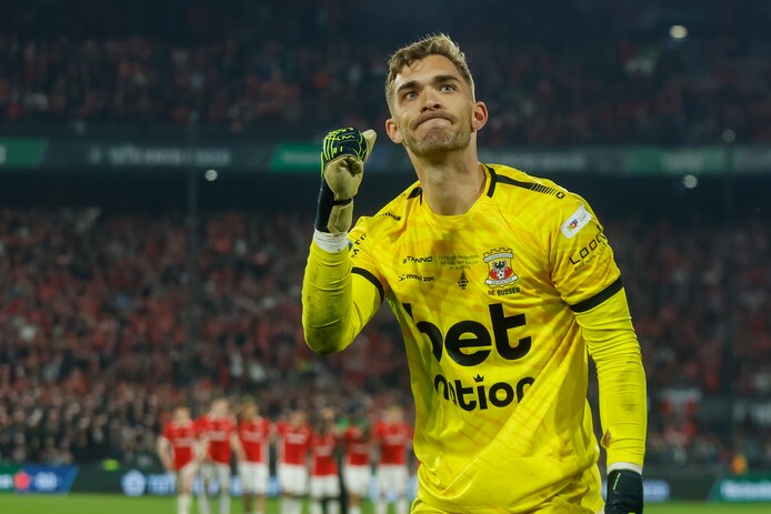 Dit is Jari De Busser, de bekerheld van Go Ahead Eagles: ‘Hij ging ...