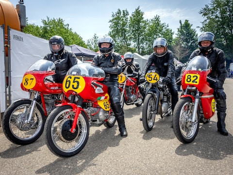 Rijders en bezoekers genieten van 25ste editie Rockanje Classic Races ...
