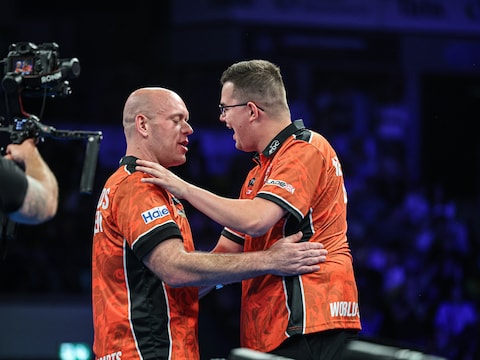 World Cup of Darts | Michael van Gerwen en Gian van Veen overtuigend ...