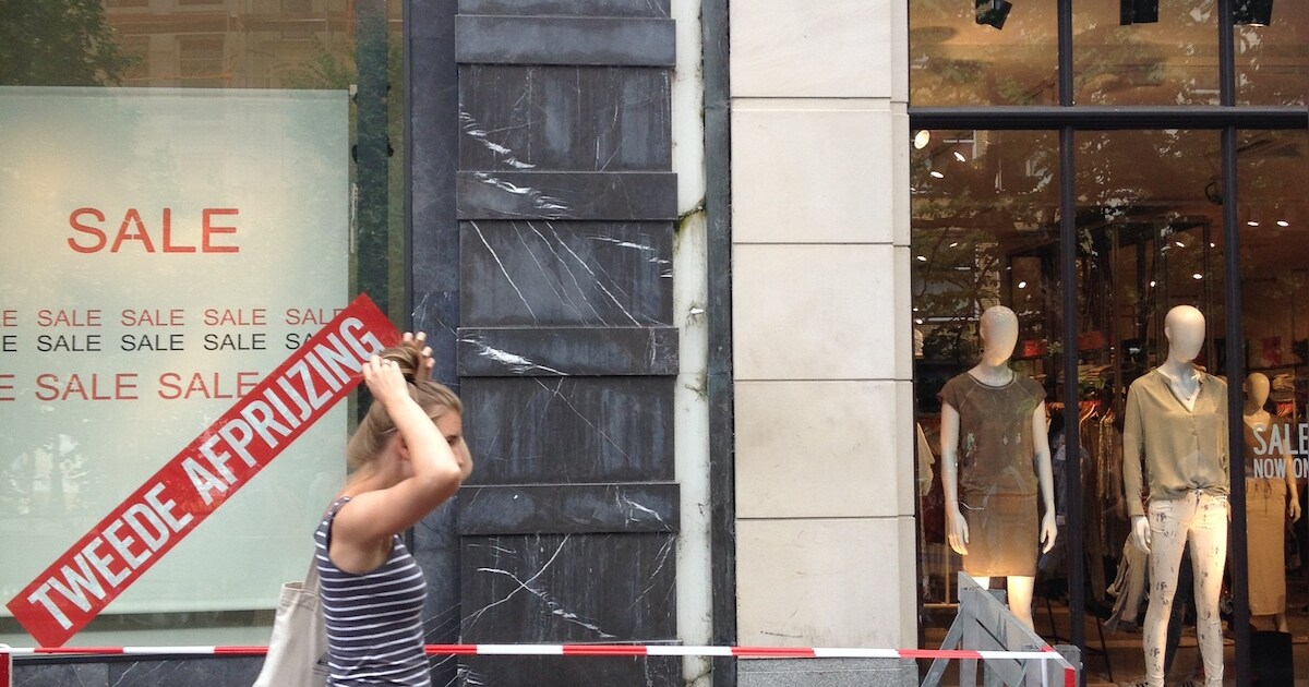 Zara in Utrecht dicht door vallende steen | Utrecht | AD.nl