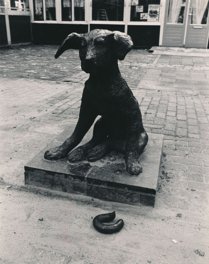 Hoezo kritiek op 4 meter hoge vrouw op Nikes? Stad barst van ...