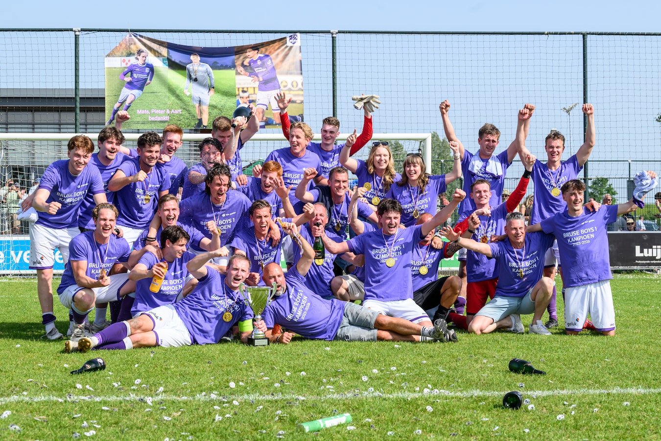 Bruse Boys zet eindelijk de kroon op het werk: kampioen van de derde ...