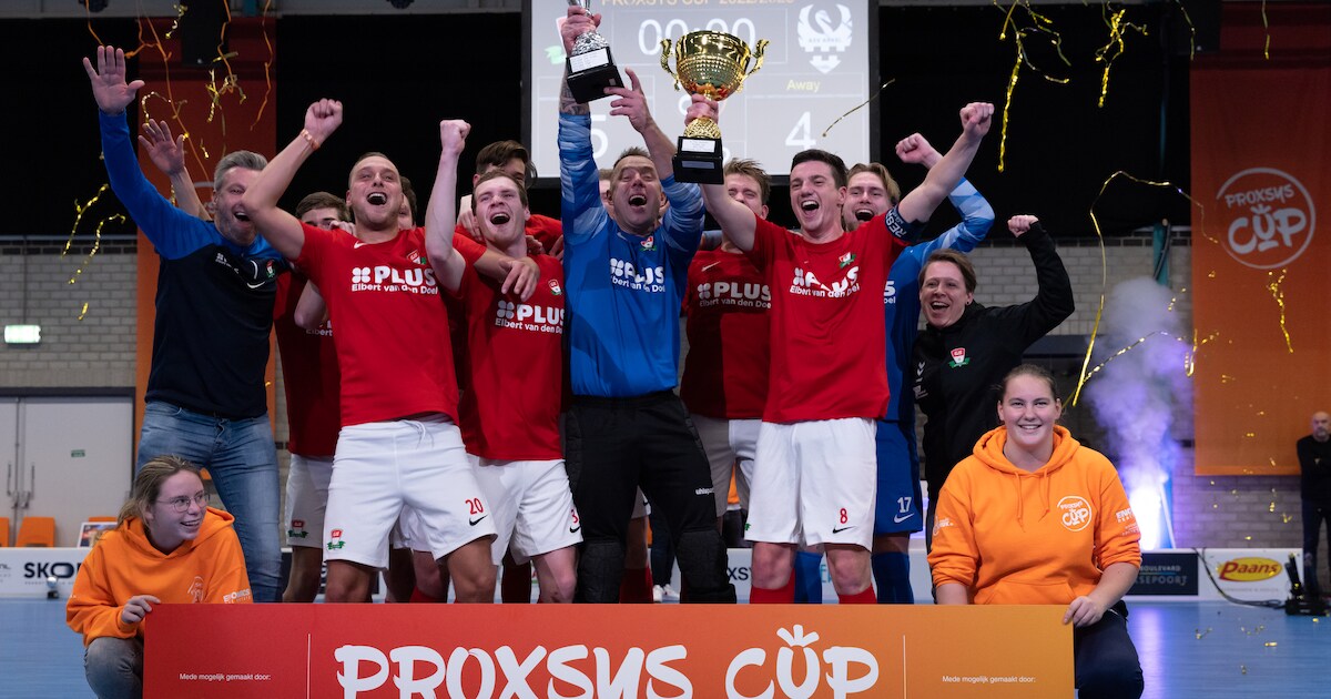 Gelijkspel (3-3), verlenging en shoot-outs in afgeladen Oosterbliek: uitzinnig GJS winnaar ...