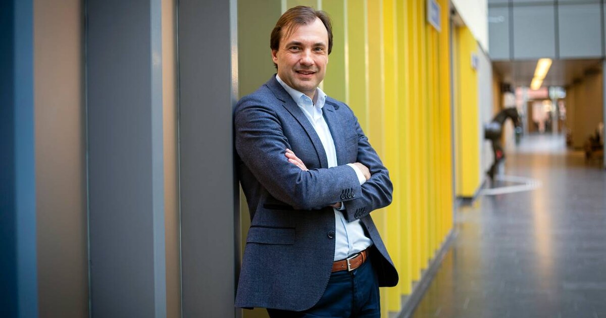 Corona neemt af in Drenthe en Groningen. UMCG-viroloog Alex Friedrich ...