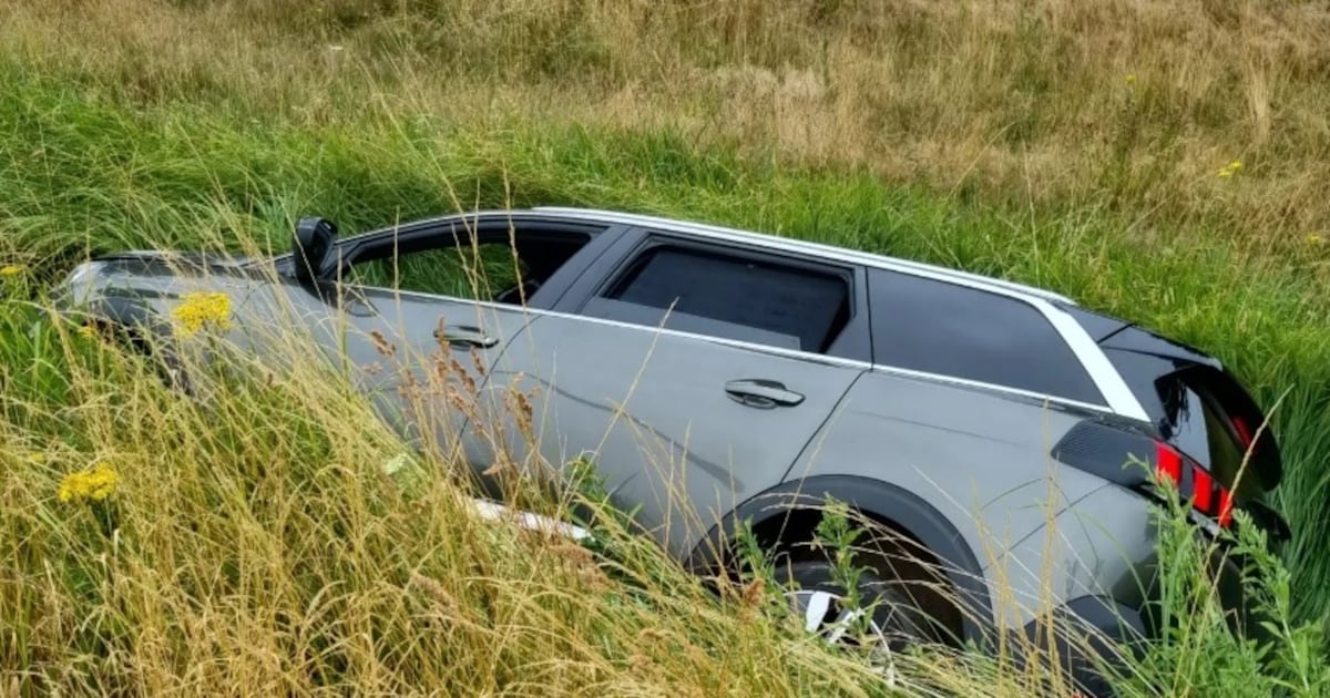 Auto schiet uit de bocht in Rosmalen en belandt in greppel | Den Bosch ...