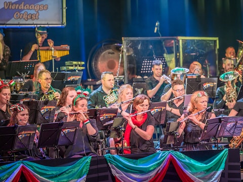 Vierdaagse Orkest viert 40-jarig bestaan met jubileumshow | Regio | AD.nl