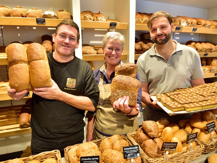 De een na de andere winkel verdwijnt, maar bakkers John en Paola vonden ...