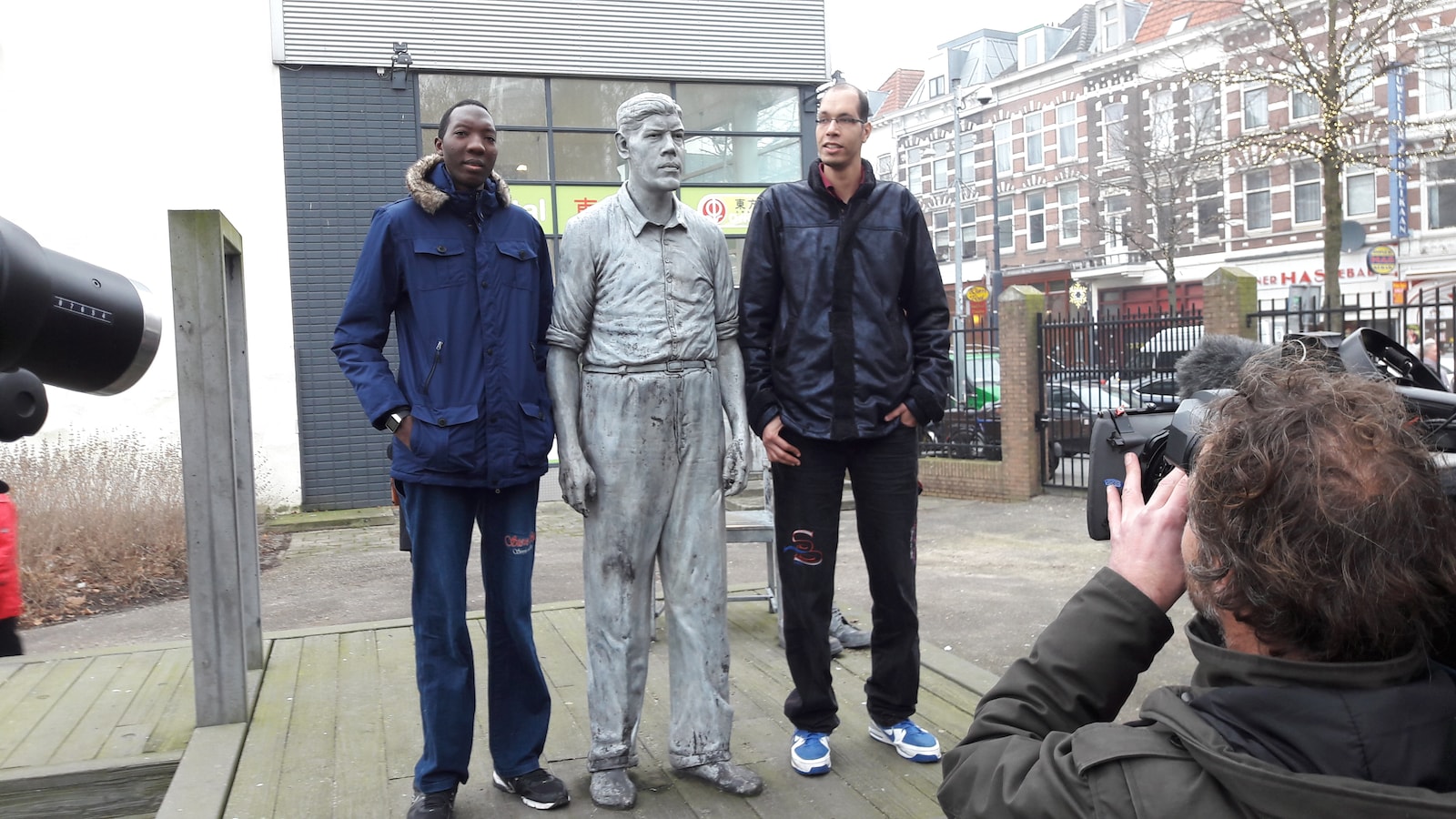 Rotterdam onder de indruk van langste mannen ter wereld | Foto | AD.nl