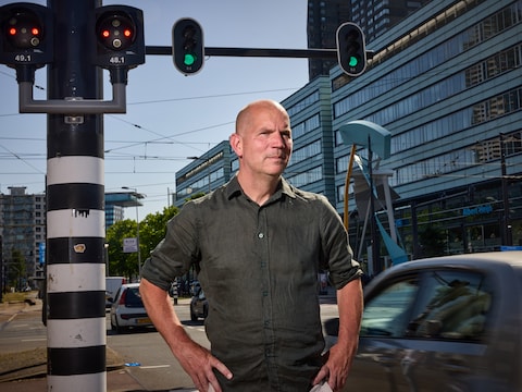Sta jij ook eindeloos voor rood? Deze man draait aan de knoppen: ‘Soms ...