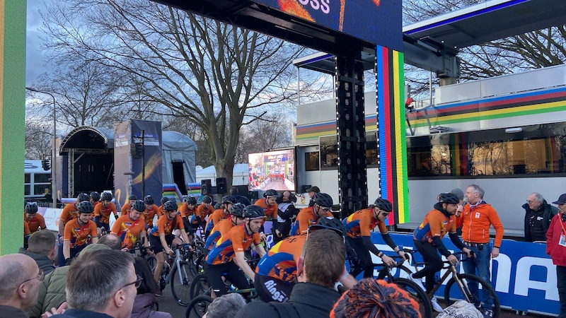 Lees hier alles terug over dag 2 van het WK veldrijden: Lucinda Brand ...